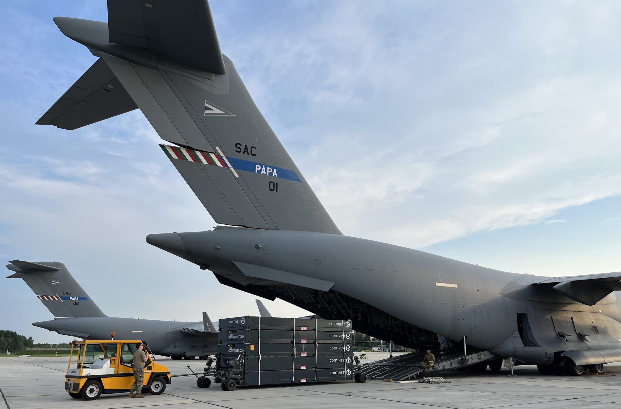 Wing Lift – Container Carrier